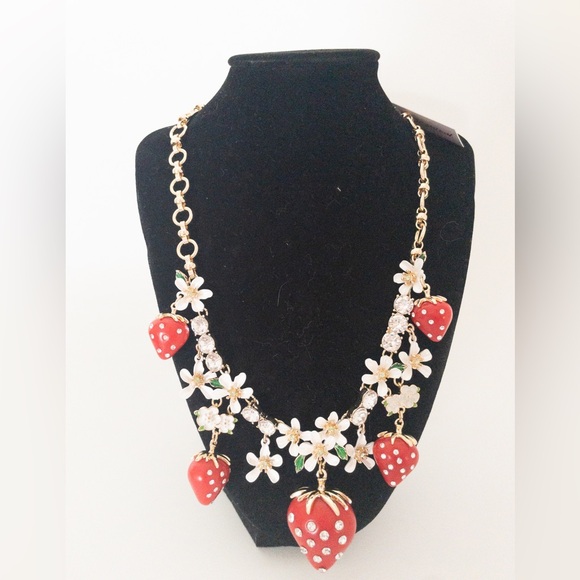 Betsey Johnson | Jewelry | Nwt 25 Betsey Johnson Strawberry Statement Necklace With Flowers And ...